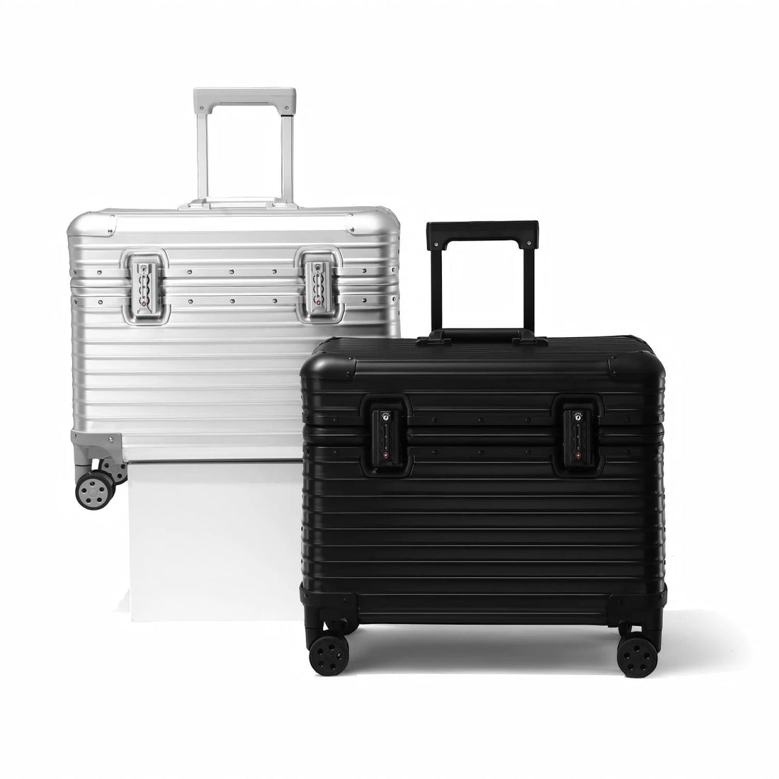 Aluminum-Luggage-vs-Plastic-Luggage-Durability-Security-Test LYVOI